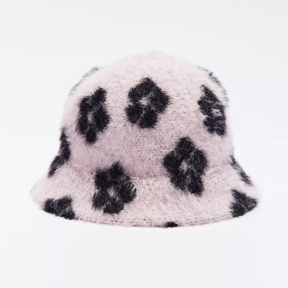 Urban Outfitters | Accessories | Nwt Juno Fuzzy Patterned Bucket Hat ...